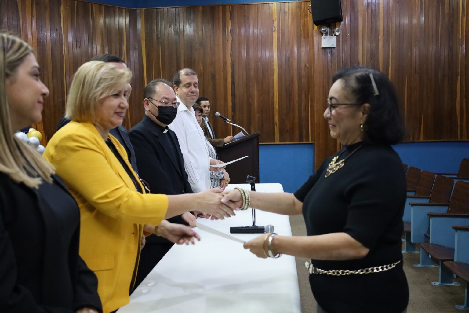 Entregaron reconocimientos con motivo del día del profesor Ucatense - Universidad Católica del ...